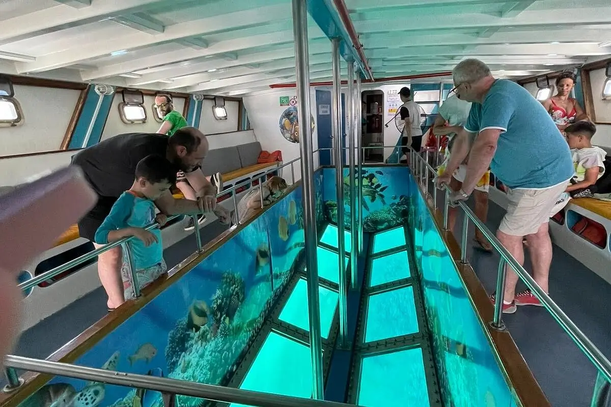 Glass-Bottom Boat - mega voyage